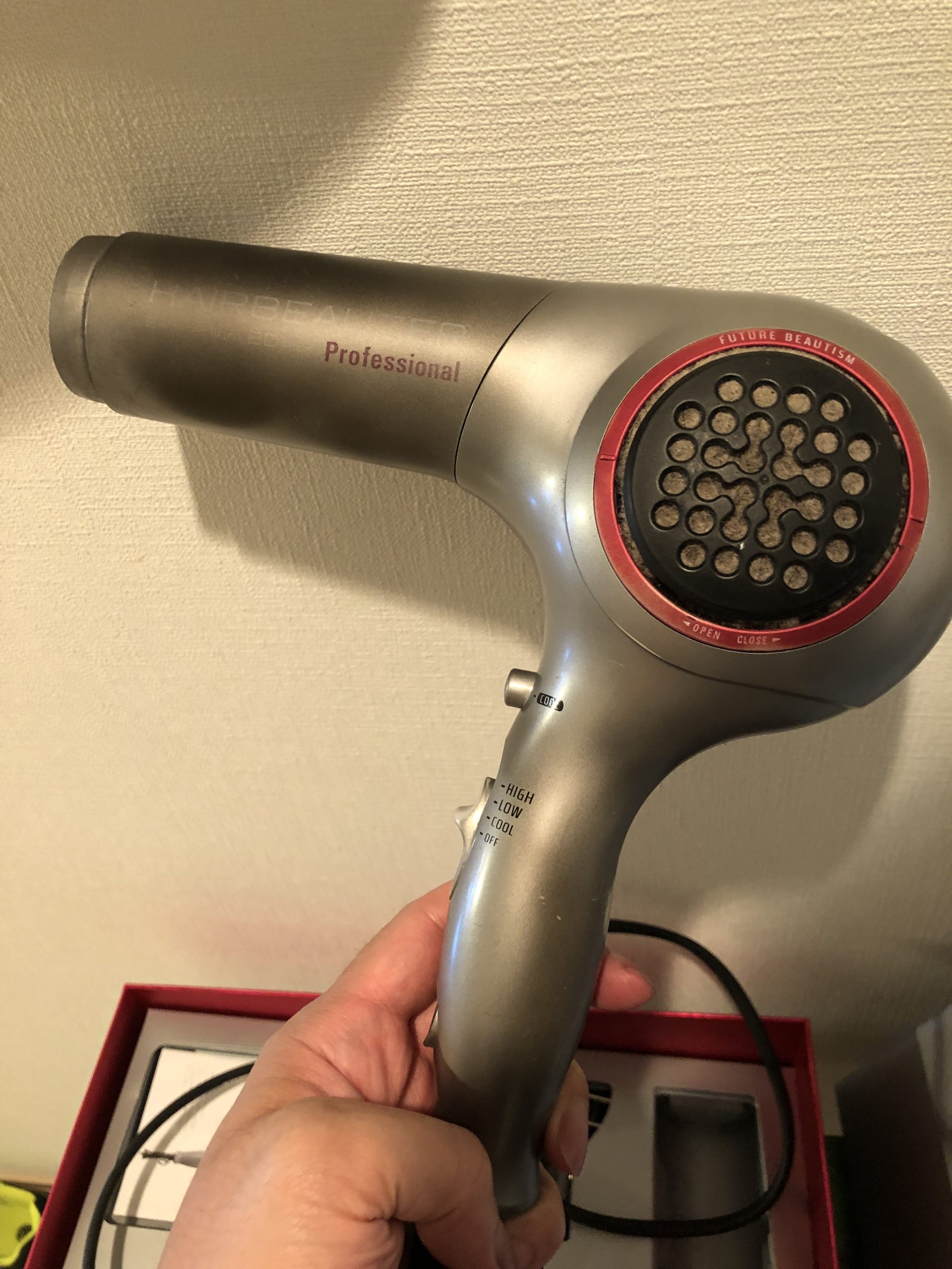 【美容師が徹底検証！】レプロナイザー4DPlusと3DPlusを比較した結果おすすめなのは？ | 大人女子の髪の教科書